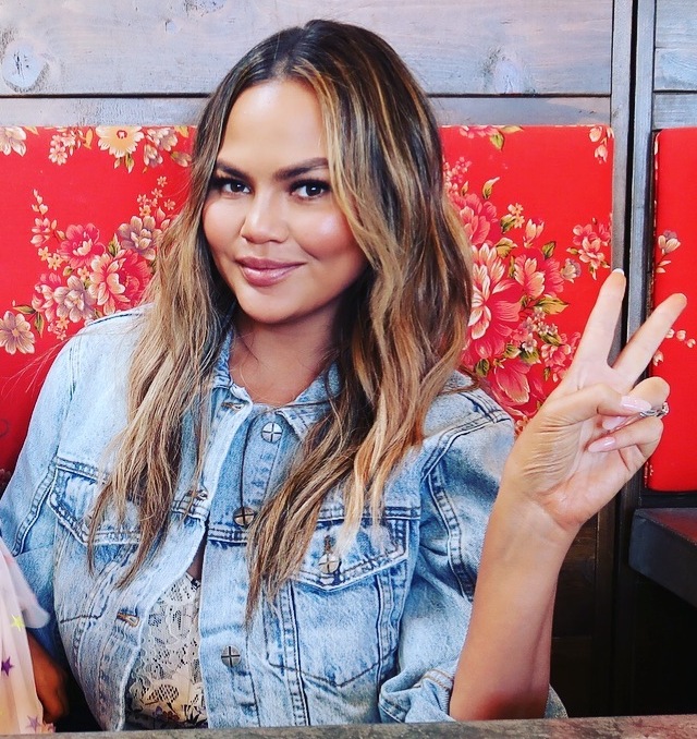 Chrissy Teigen Family: Husband, Kids, Parents, Siblings | FamilyWing