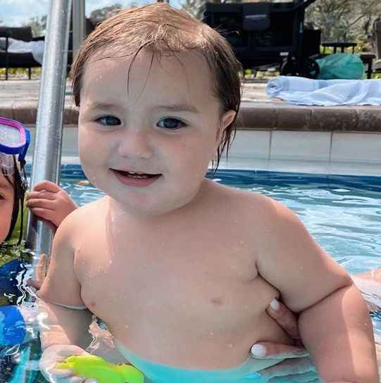 Arrow Day Mother, Father, Siblings | FamilyWing