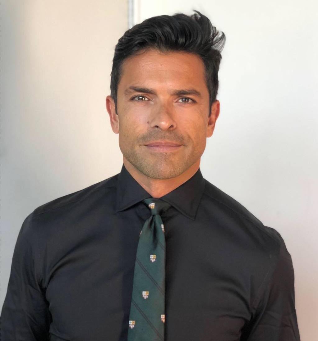 Mark Consuelos Family: Wife, Kids, Parents, Siblings | FamilyWing