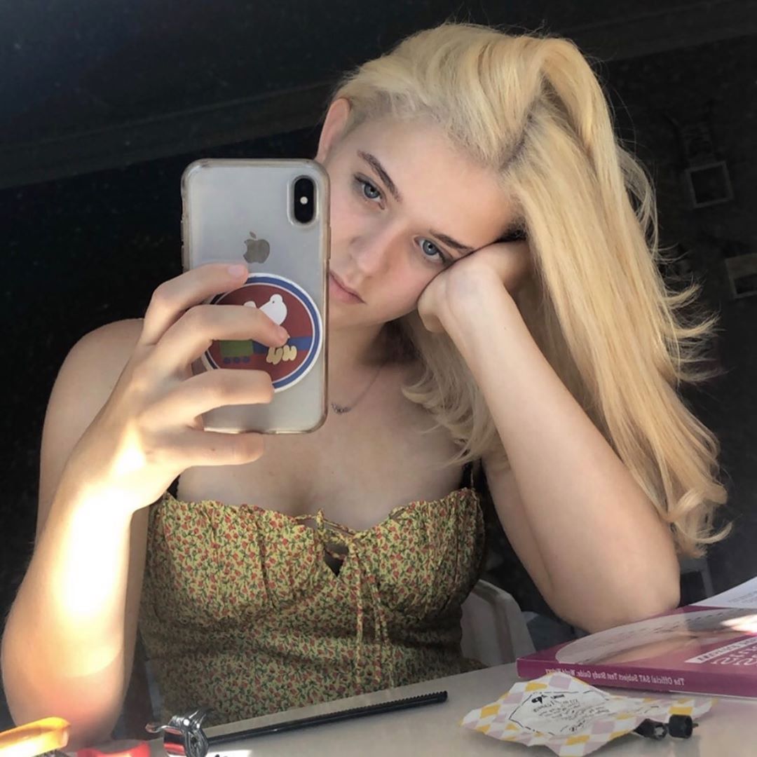 Georgia Macy Family: Parents, Siblings | FamilyWing