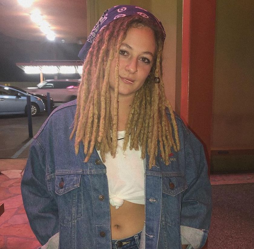 Sophie Perry Family: Parents, Siblings | FamilyWing