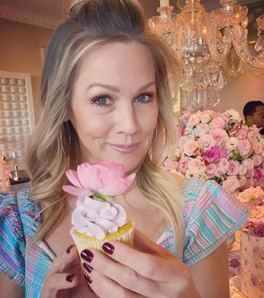 Jennie Garth Family: Husband, Kids, Parents, Siblings | FamilyWing
